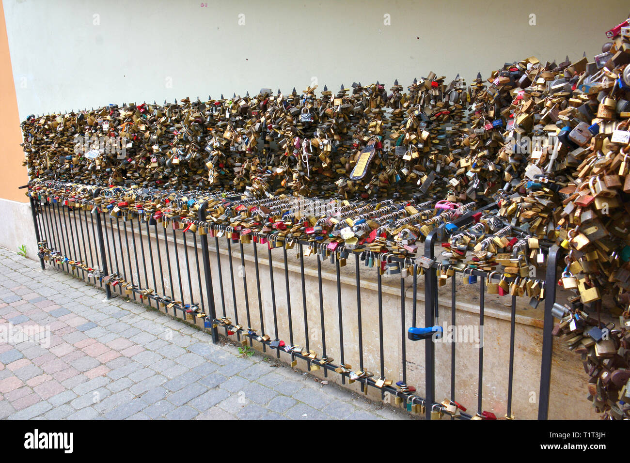 Love Padlocks, Pecs, Hungary. Szerelemlakatok, Pecs, Magyarorszag Stock ...