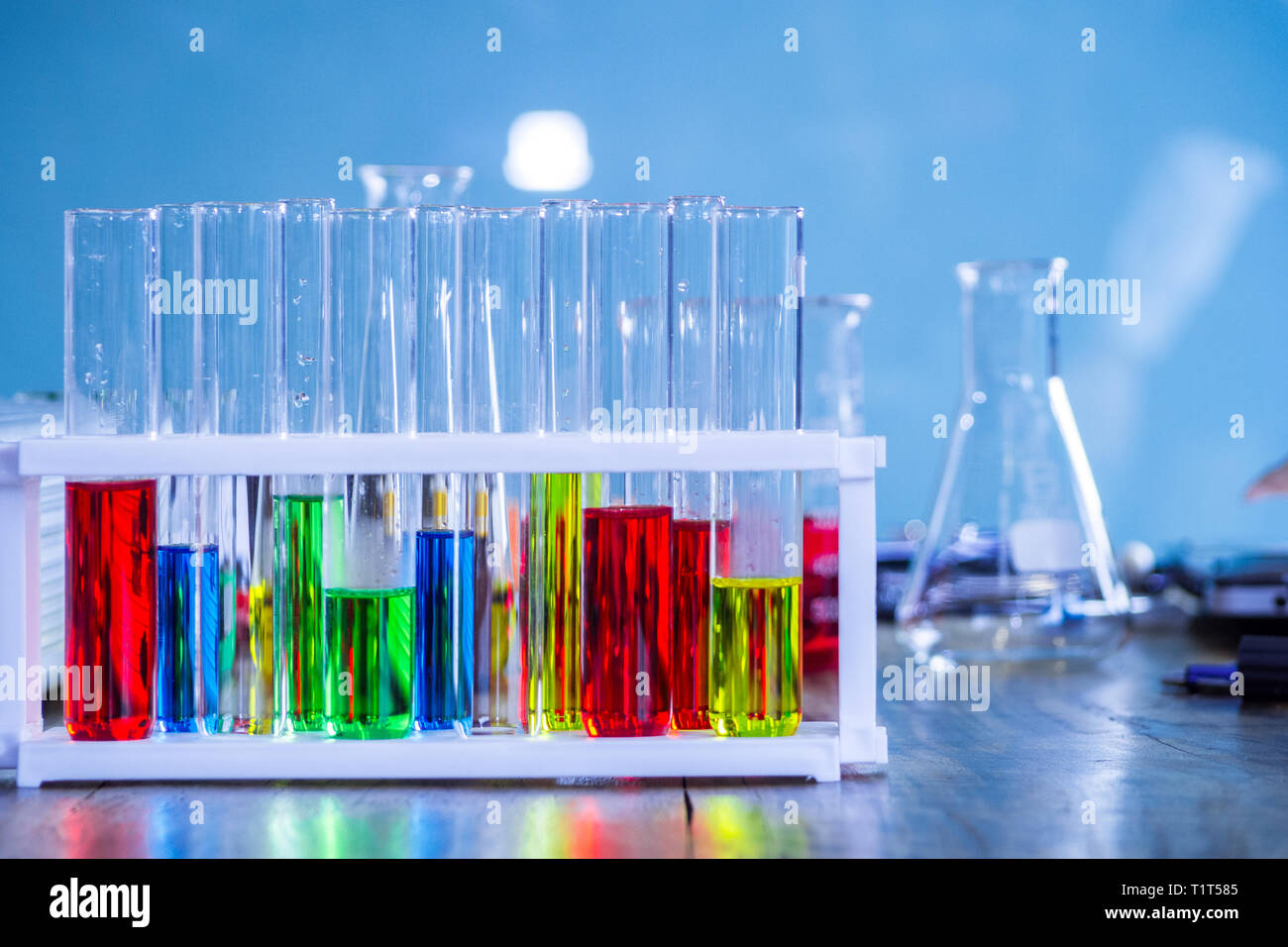 Science lab hi-res stock photography and images - Alamy