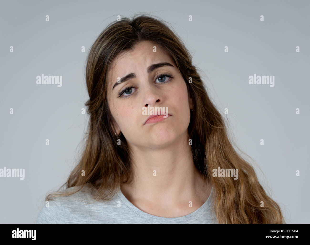 Face expression female crying hi-res stock photography and images - Alamy