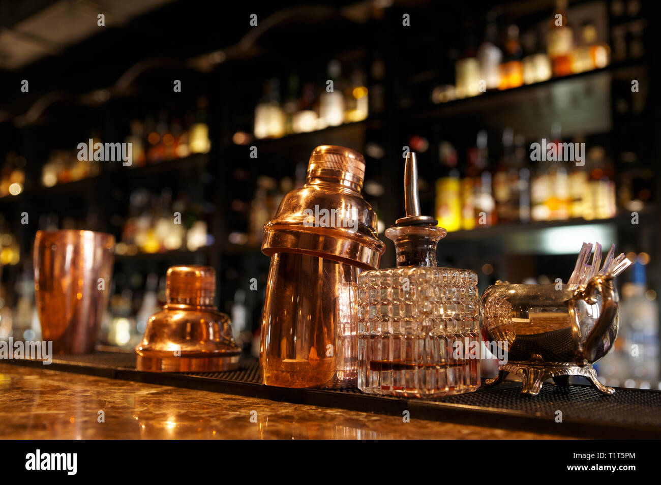 Bar counter hi-res stock photography and images - Alamy