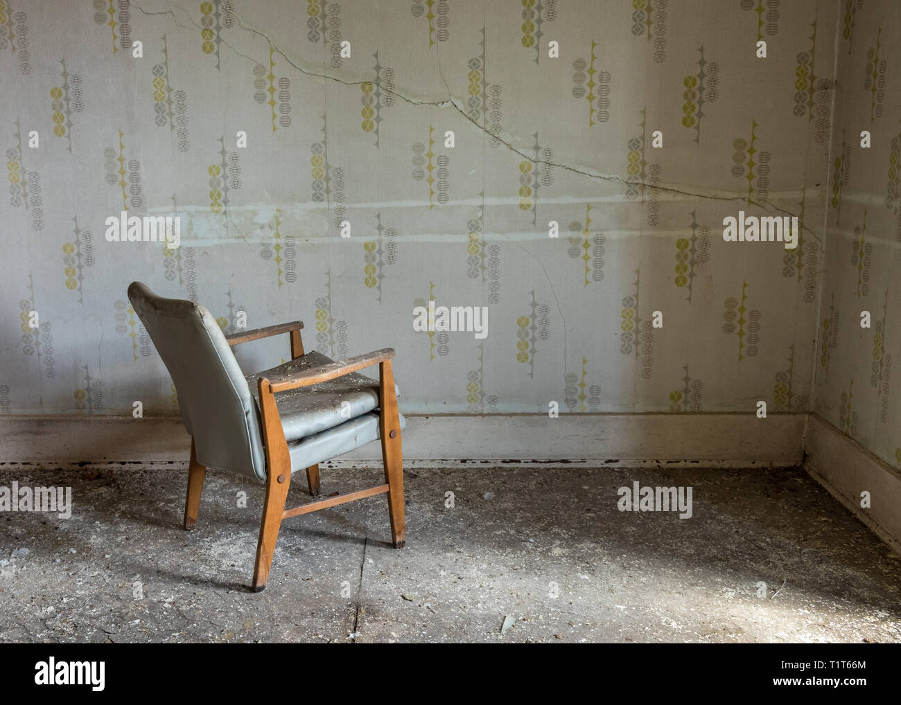 Inside old creepy asylum hi-res stock photography and images - Alamy