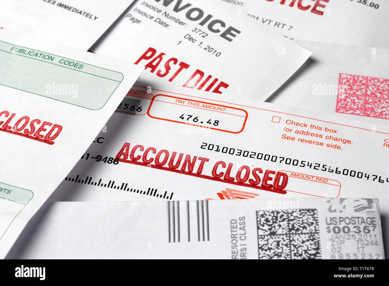 Past due bill hi-res stock photography and images - Alamy