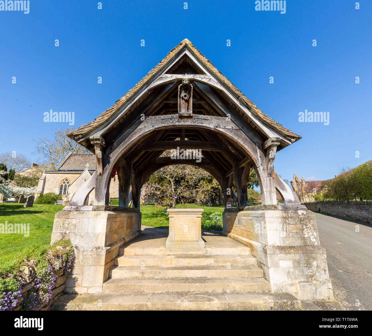 Lychgate hi-res stock photography and images - Alamy