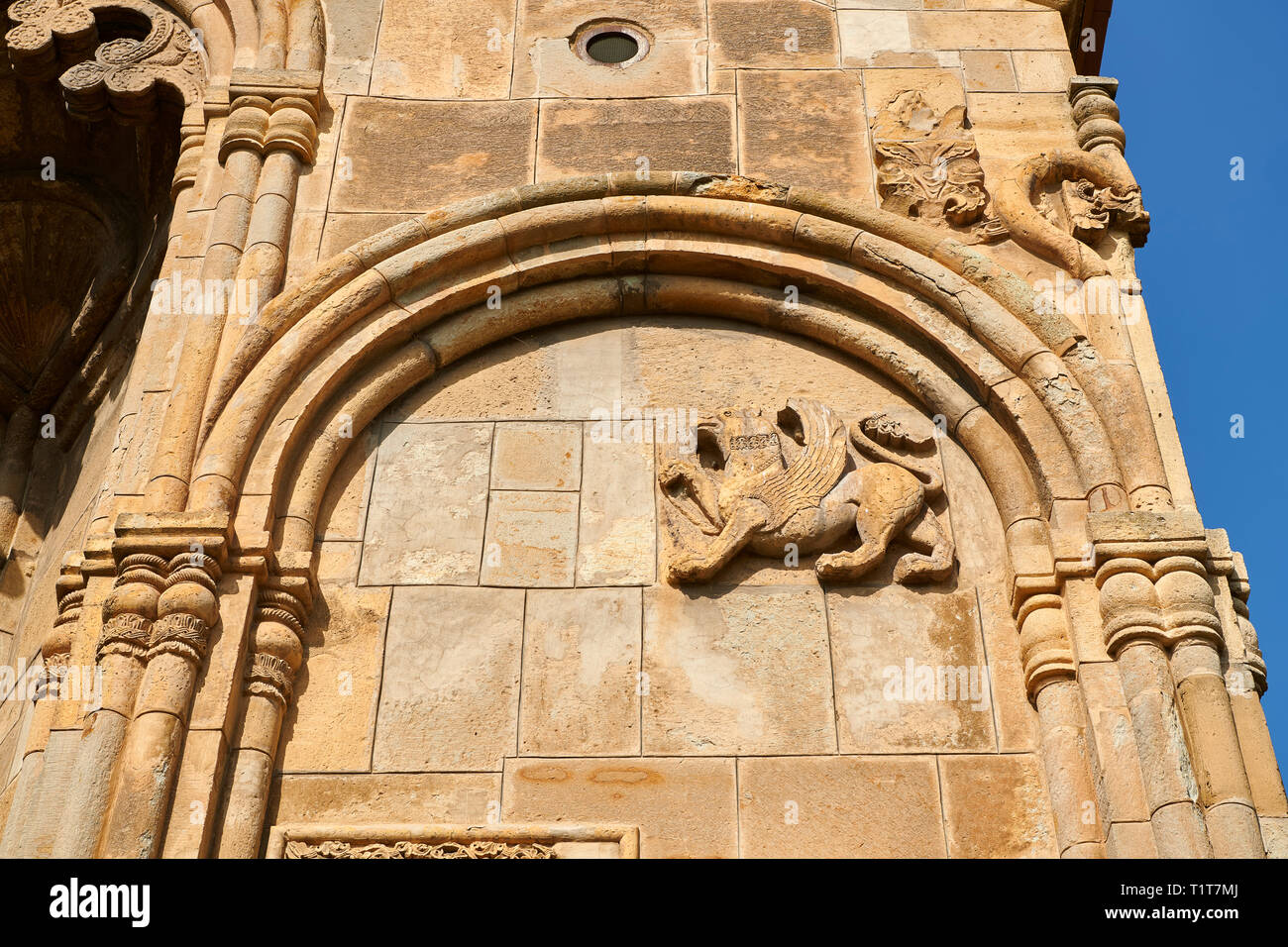 picture & image of exterior stone work decorations of the Samtavisi ...