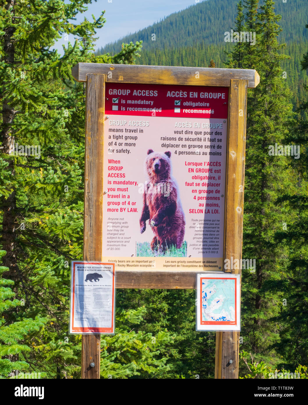 Bear warning sign national park hi-res stock photography and images - Alamy