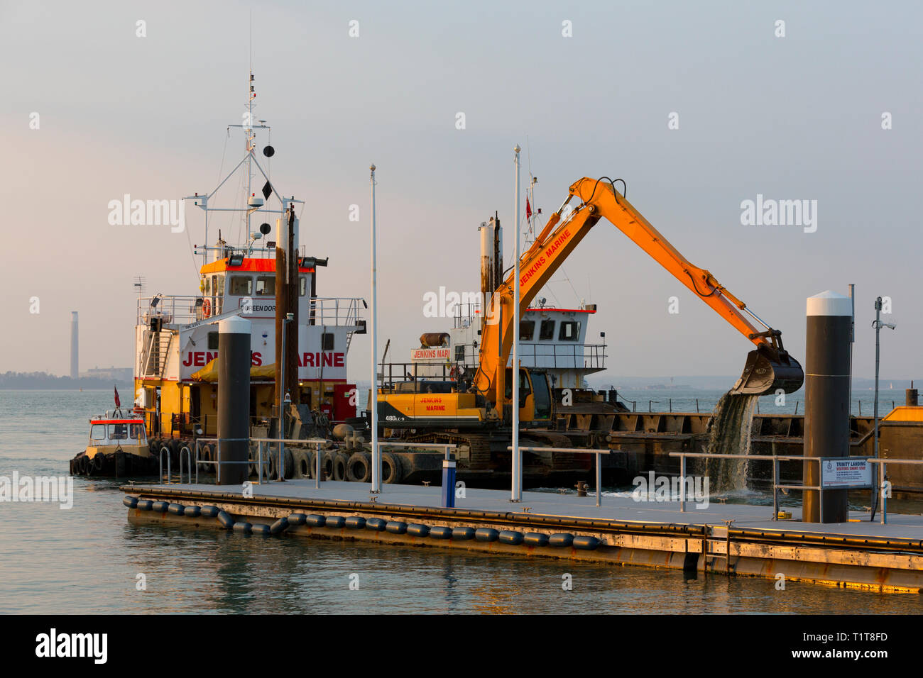 Grab hopper hi-res stock photography and images - Alamy