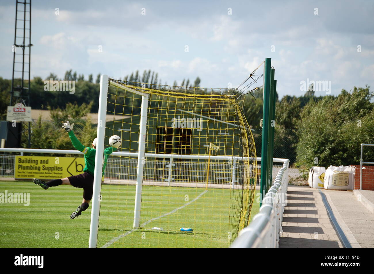 Action save diving football hi-res stock photography and images - Alamy
