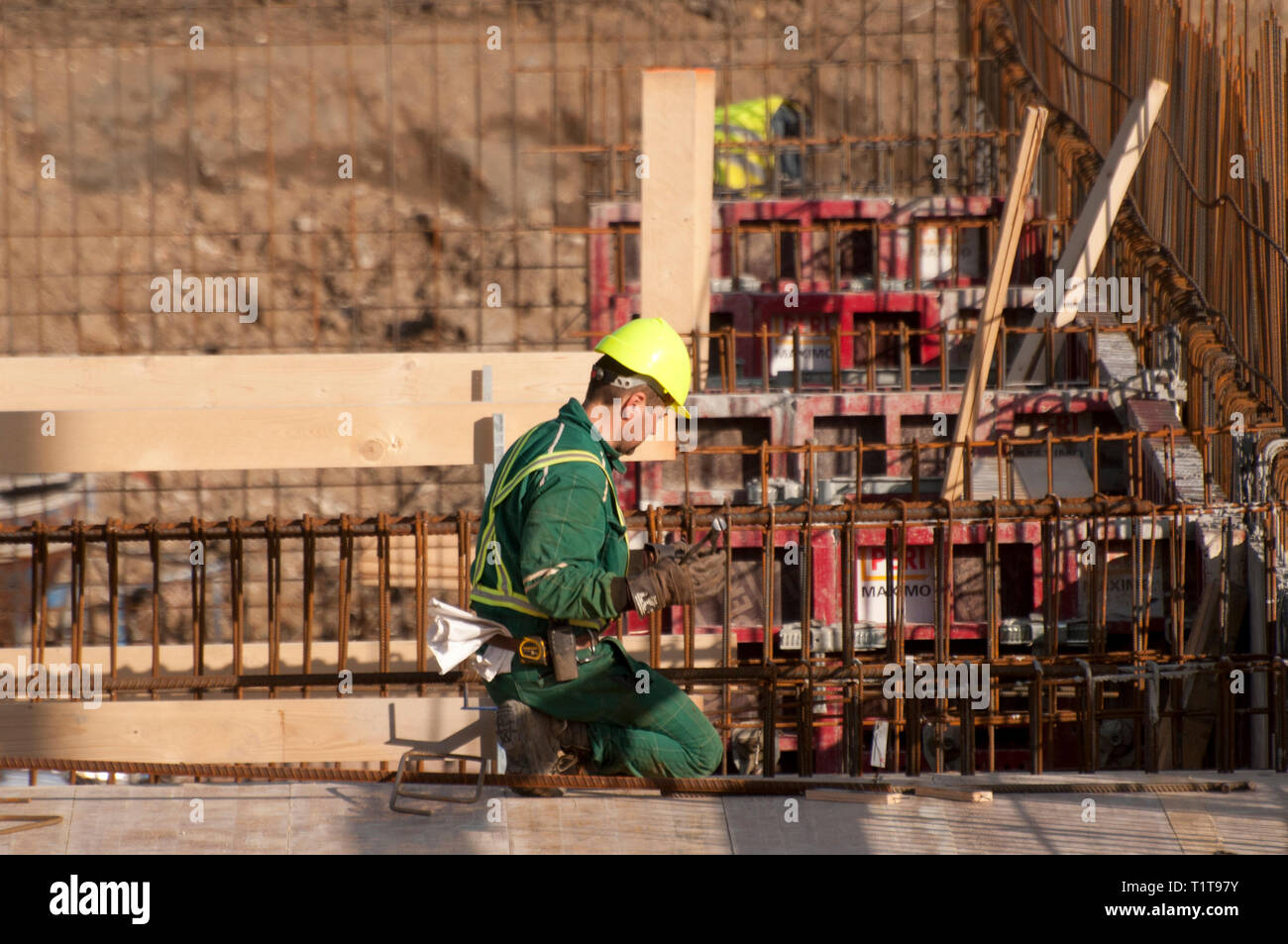 Construction workers at a construction site hi-res stock photography ...