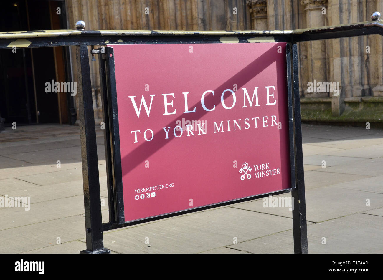 'Welcome to York Minster' sign, York Minster, York, North Yorkshire ...
