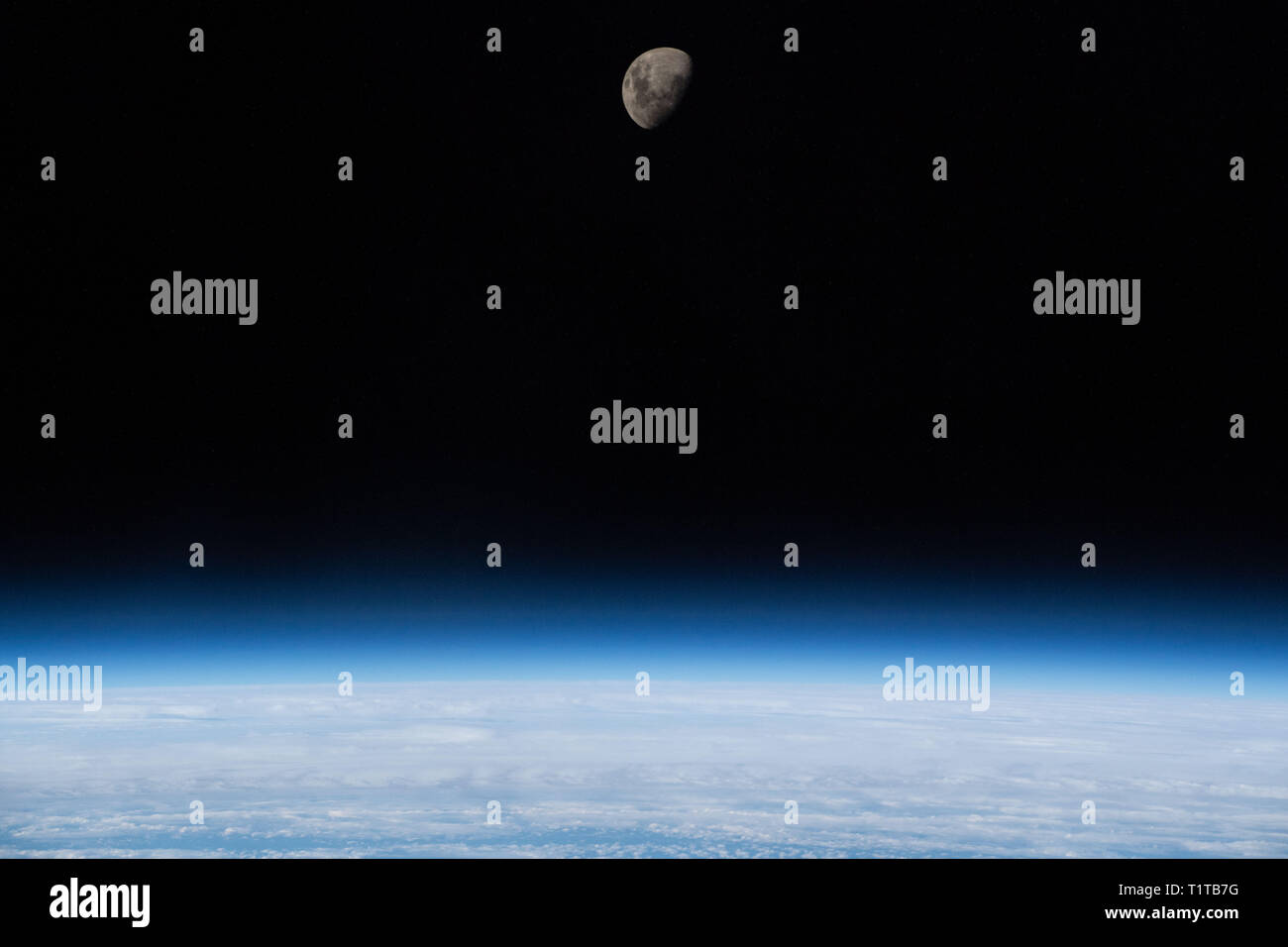 Earth limb hi-res stock photography and images - Alamy