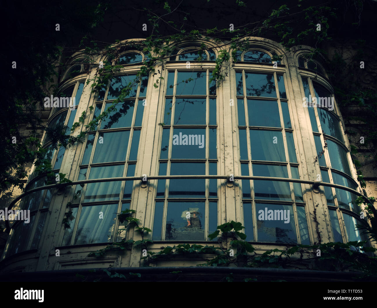 Bay window on old house in Paris, France Stock Photo - Alamy