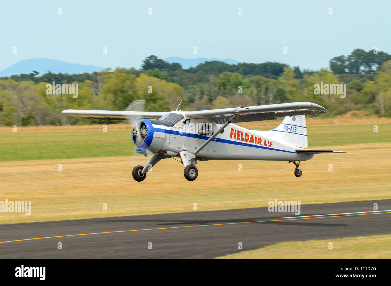 de Havilland Canada DHC-2 Beaver plane ZK-AZB of FieldAir Ltd, Griffin ...