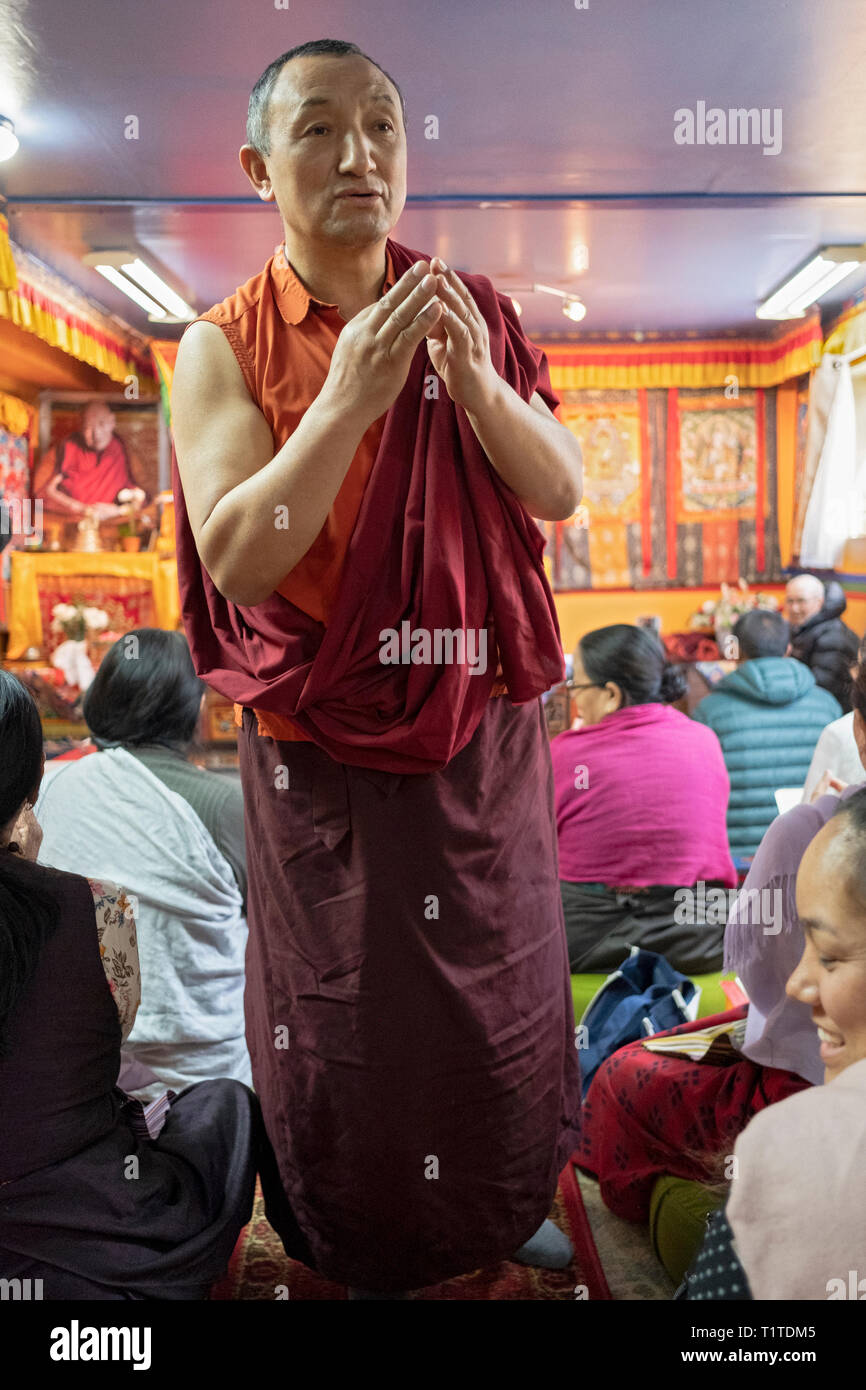 Tibetan monk robes hi-res stock photography and images - Alamy