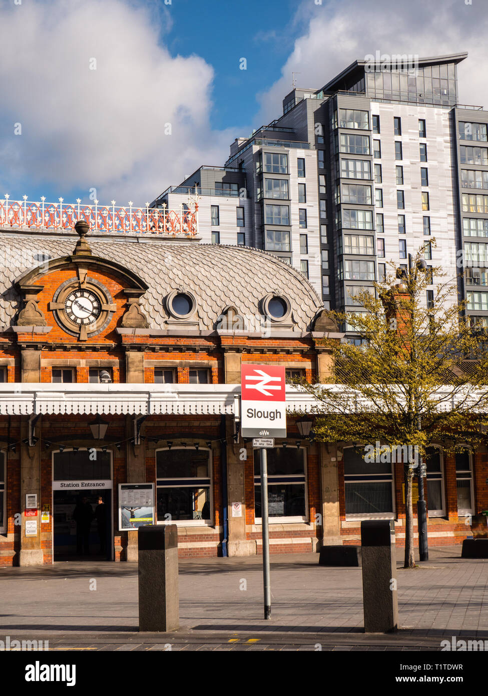 Slough railway station hi-res stock photography and images - Alamy
