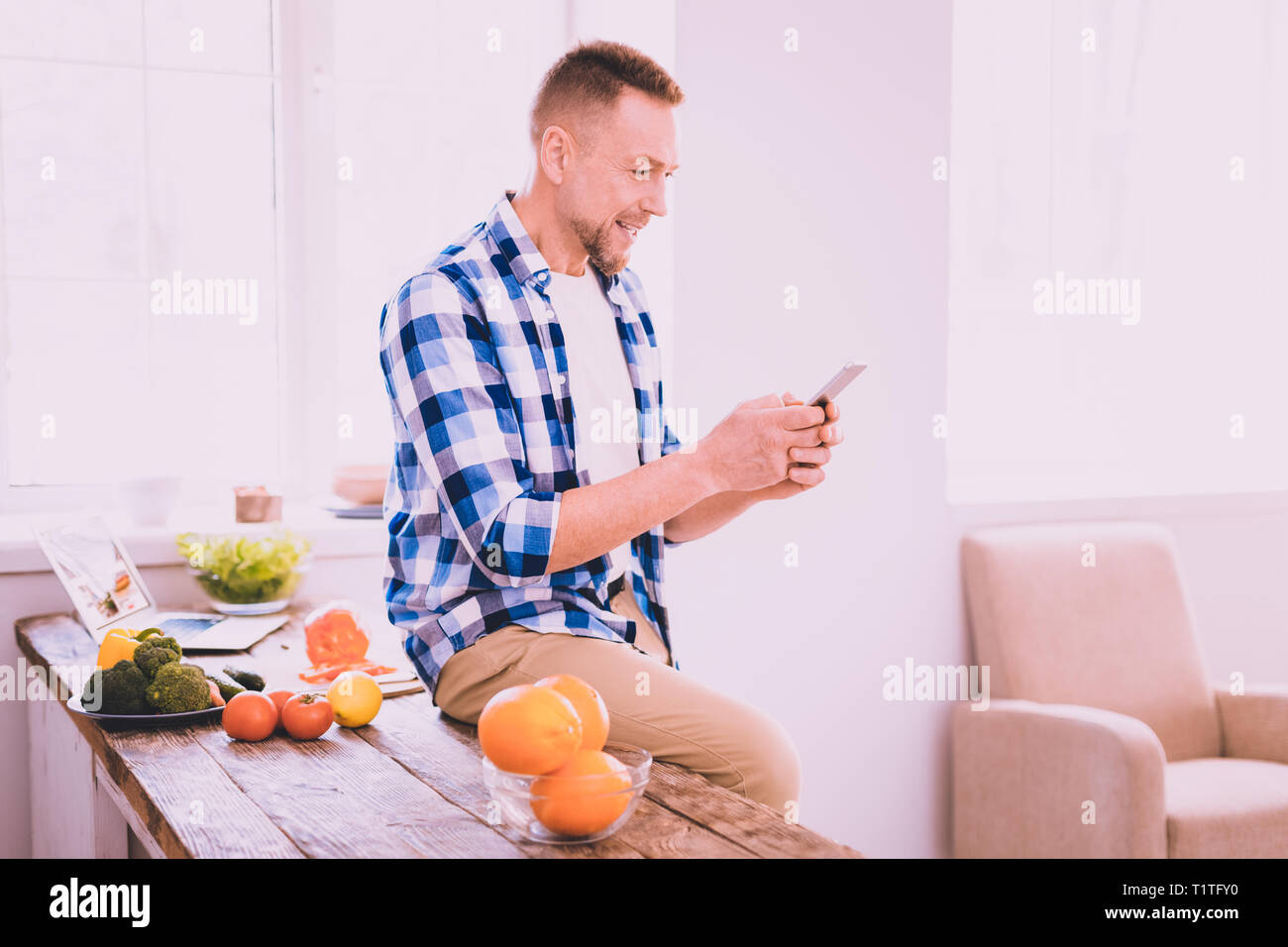 Somebody on the phone hi-res stock photography and images - Alamy