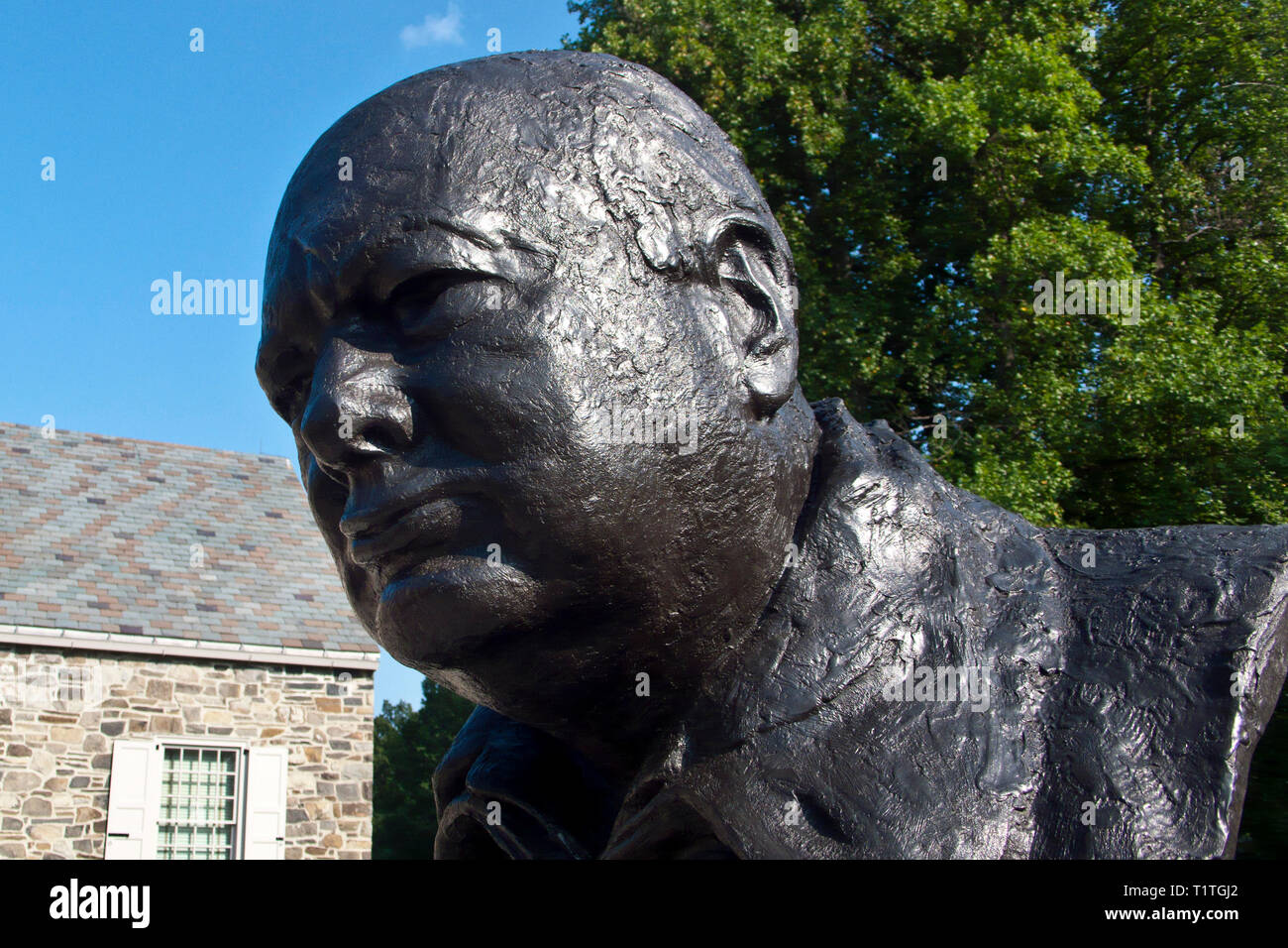 Winston churchill statue museum hi-res stock photography and images - Alamy