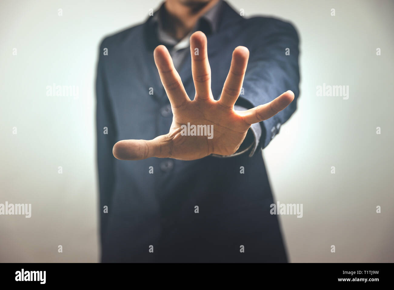 close up of man showing five fingers Stock Photo - Alamy
