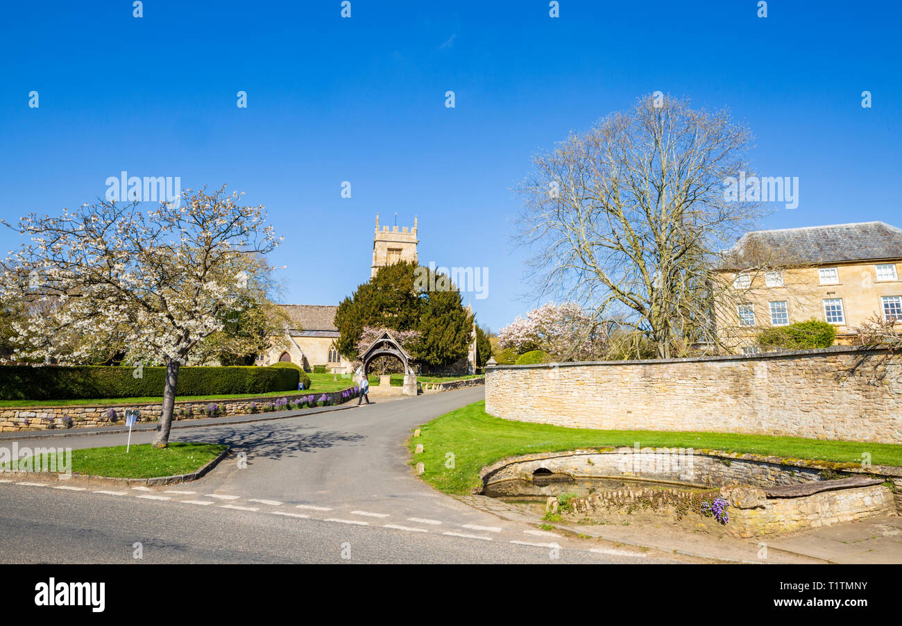 Village pond overbury hi-res stock photography and images - Alamy