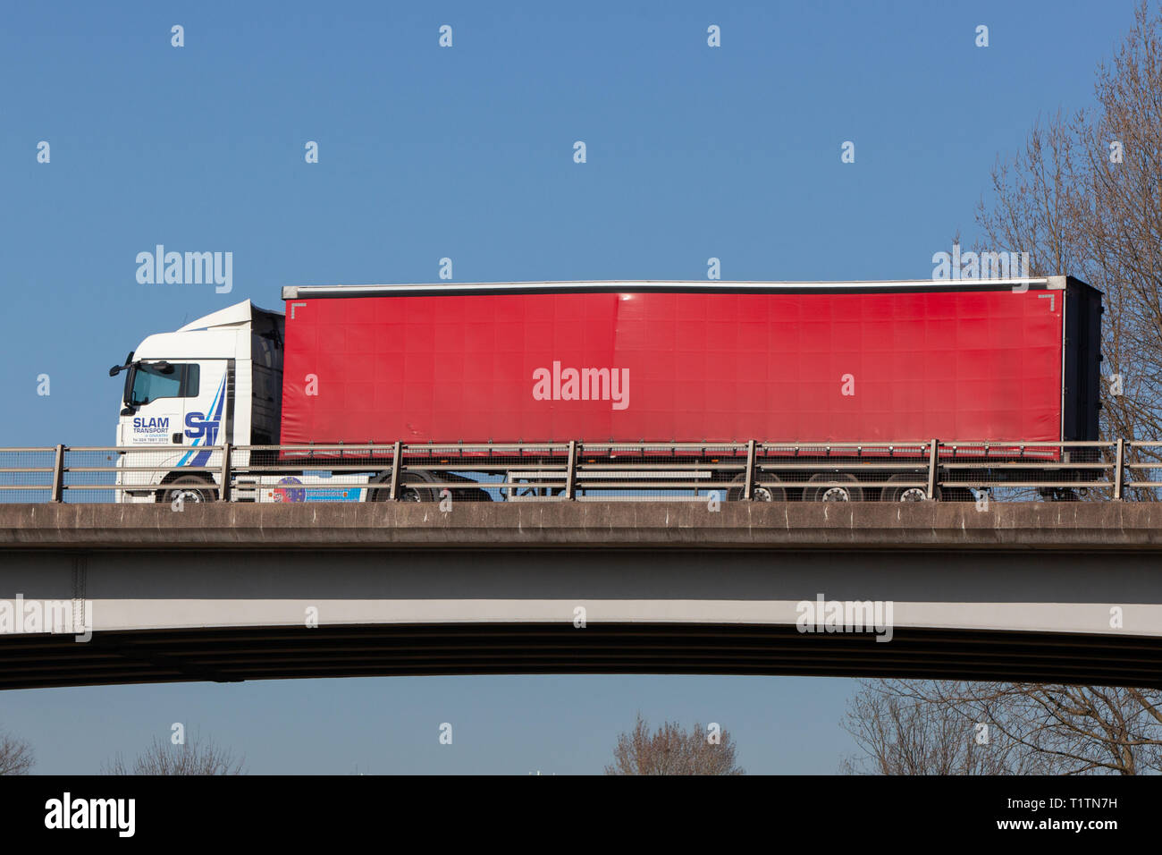 Slam bridge hi-res stock photography and images - Alamy