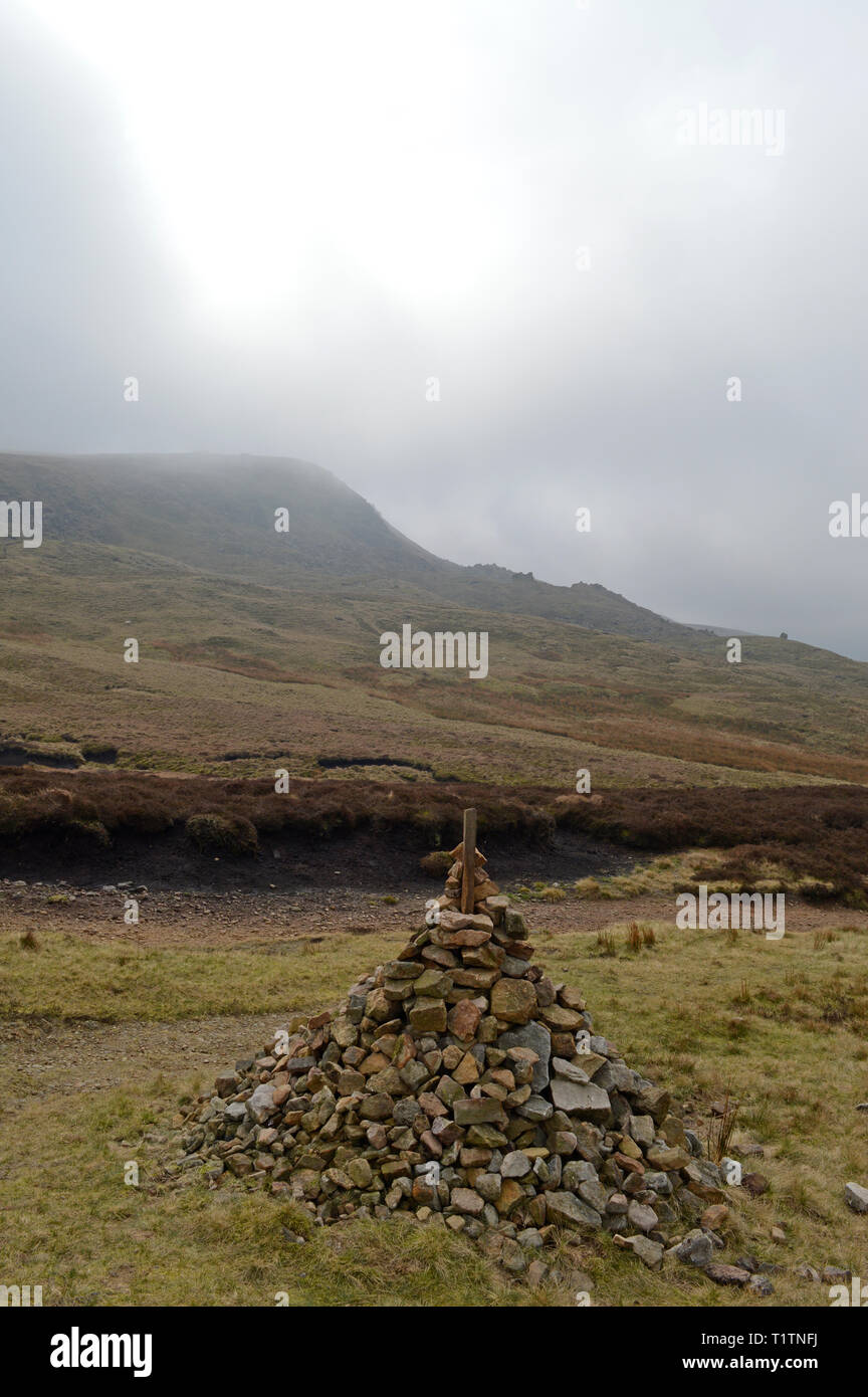 William Clough path cairn on Kinder Scout, Derbyshire Stock Photo - Alamy