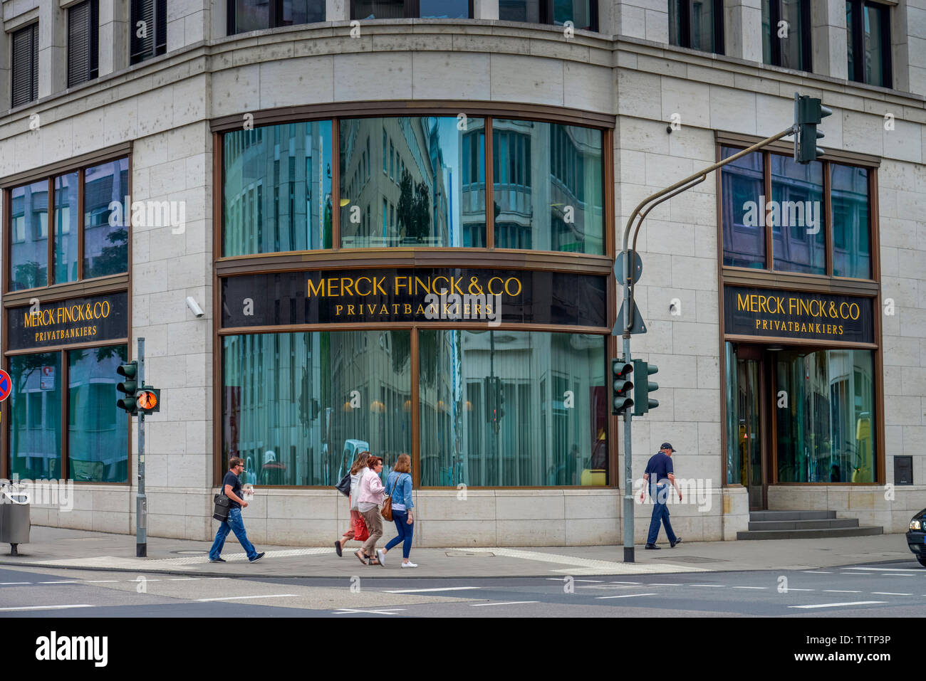 Merck germany logo hi-res stock photography and images - Alamy