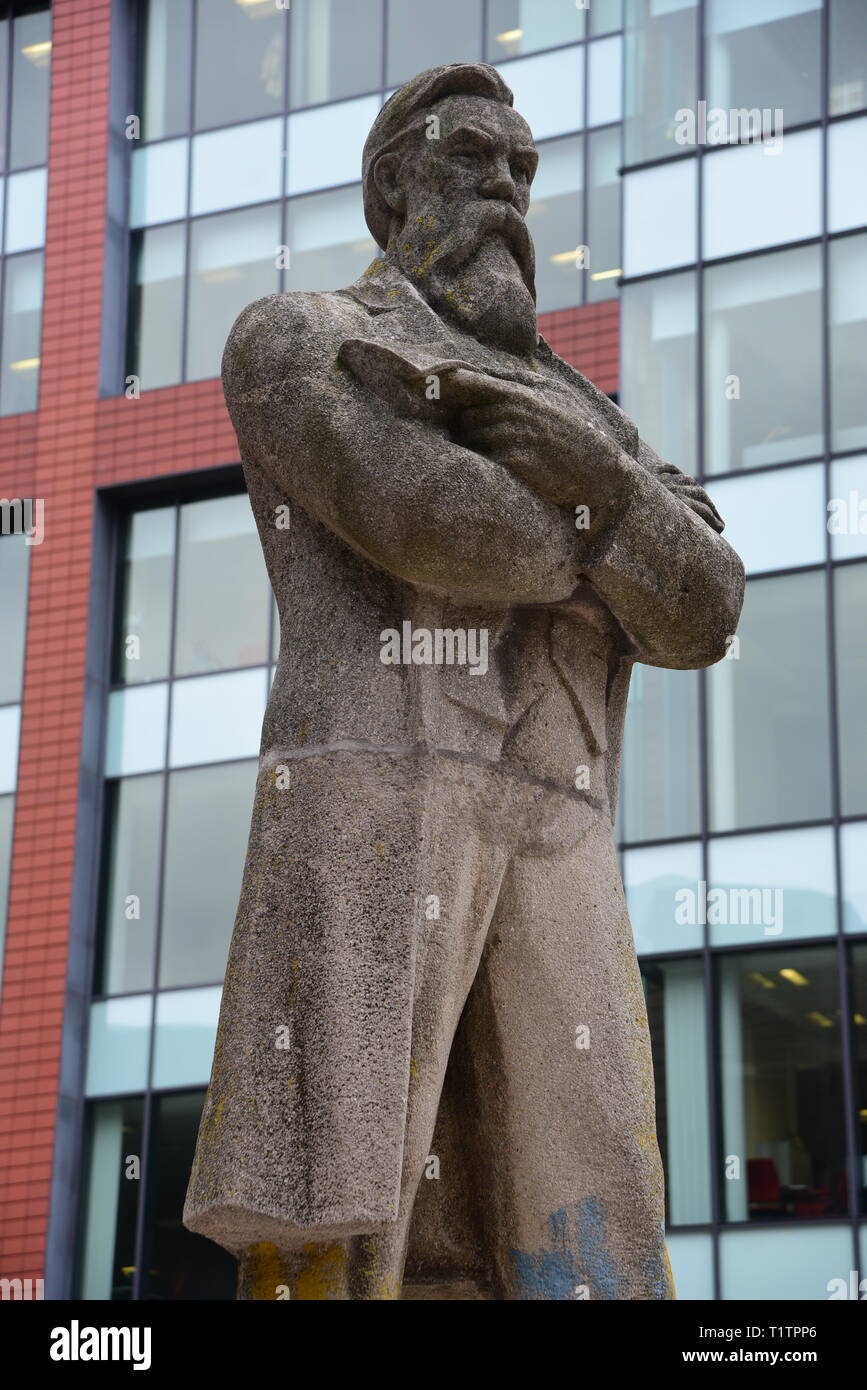 Friedrich engels statue in uk hi-res stock photography and images - Alamy