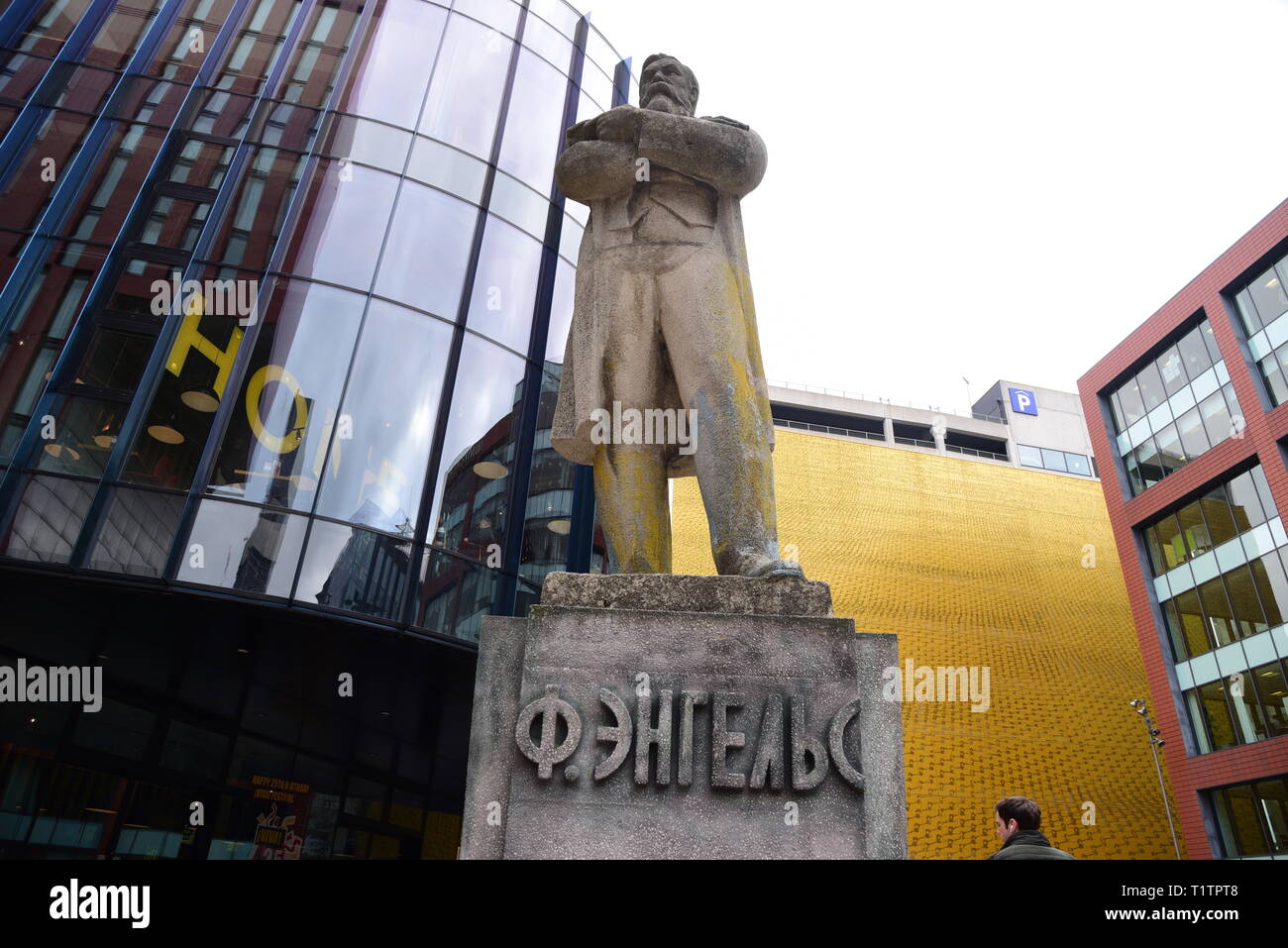 Freidrich Engels statue in Manchester Stock Photo - Alamy