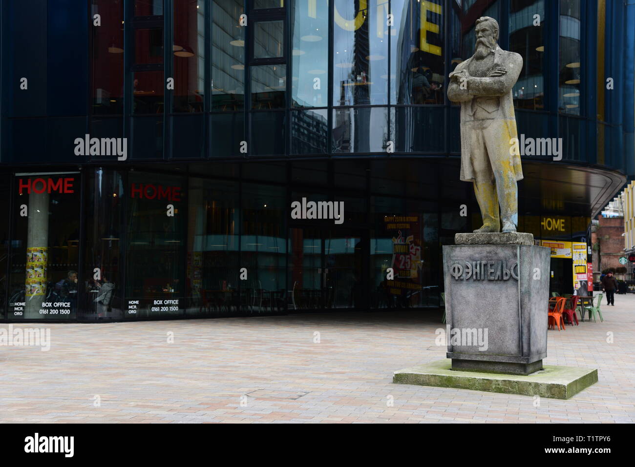 Freidrich Engels statue in Manchester Stock Photo - Alamy