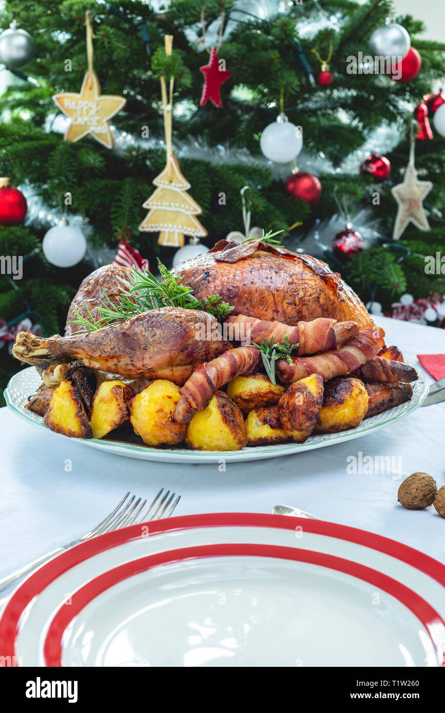 Roast Christmas turkey ready to be served Stock Photo - Alamy