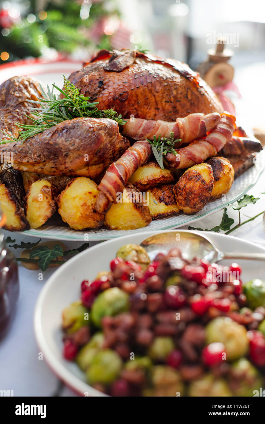 Roast Christmas turkey ready to be served Stock Photo - Alamy