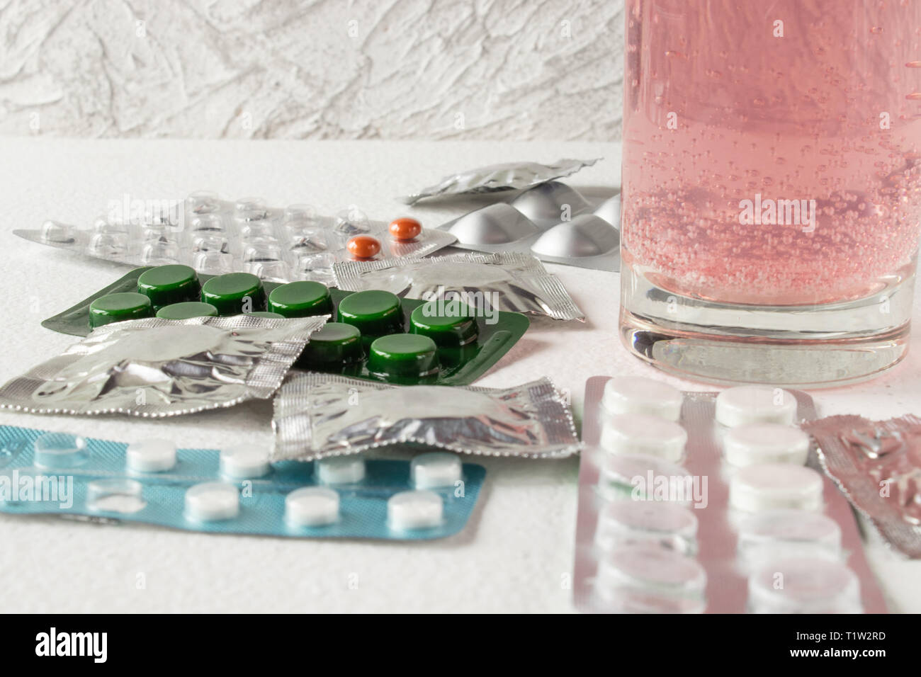 Different pill types hi-res stock photography and images - Alamy