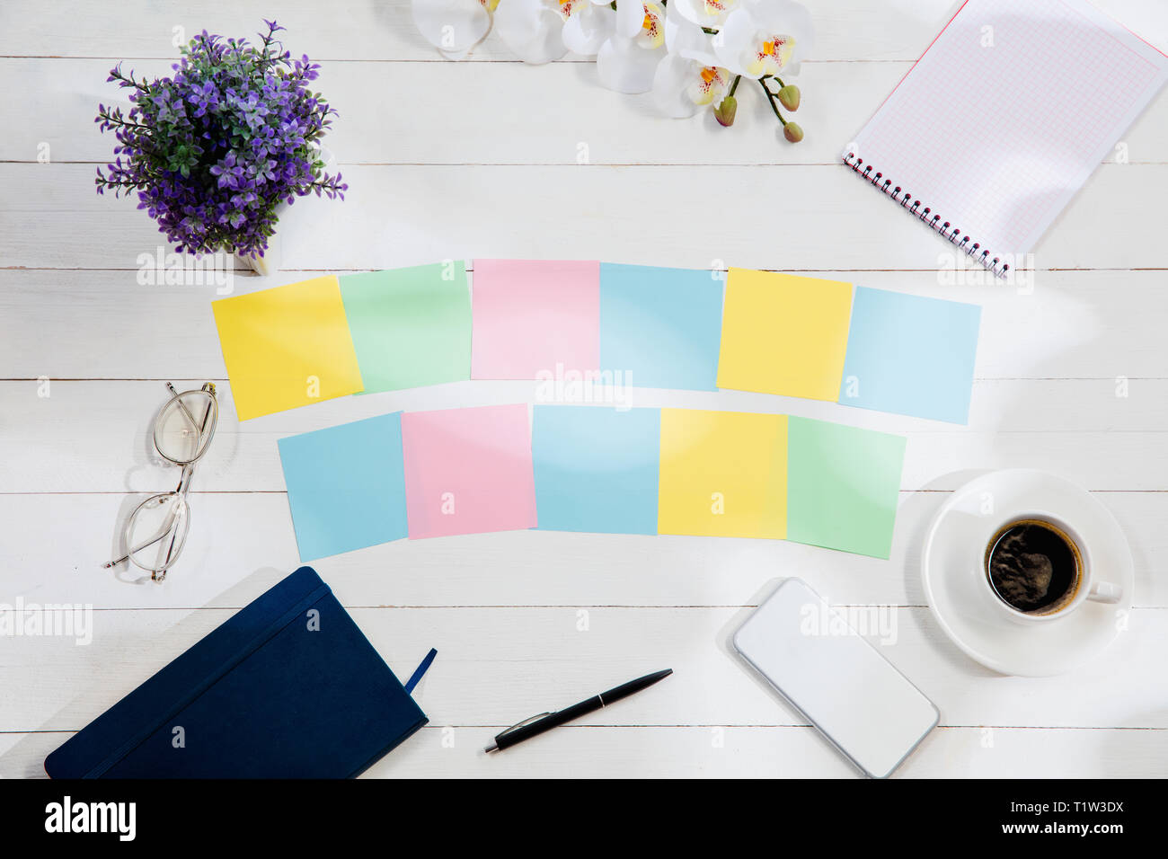 Message at colorful note papers on a desk background. Lifestyle ...