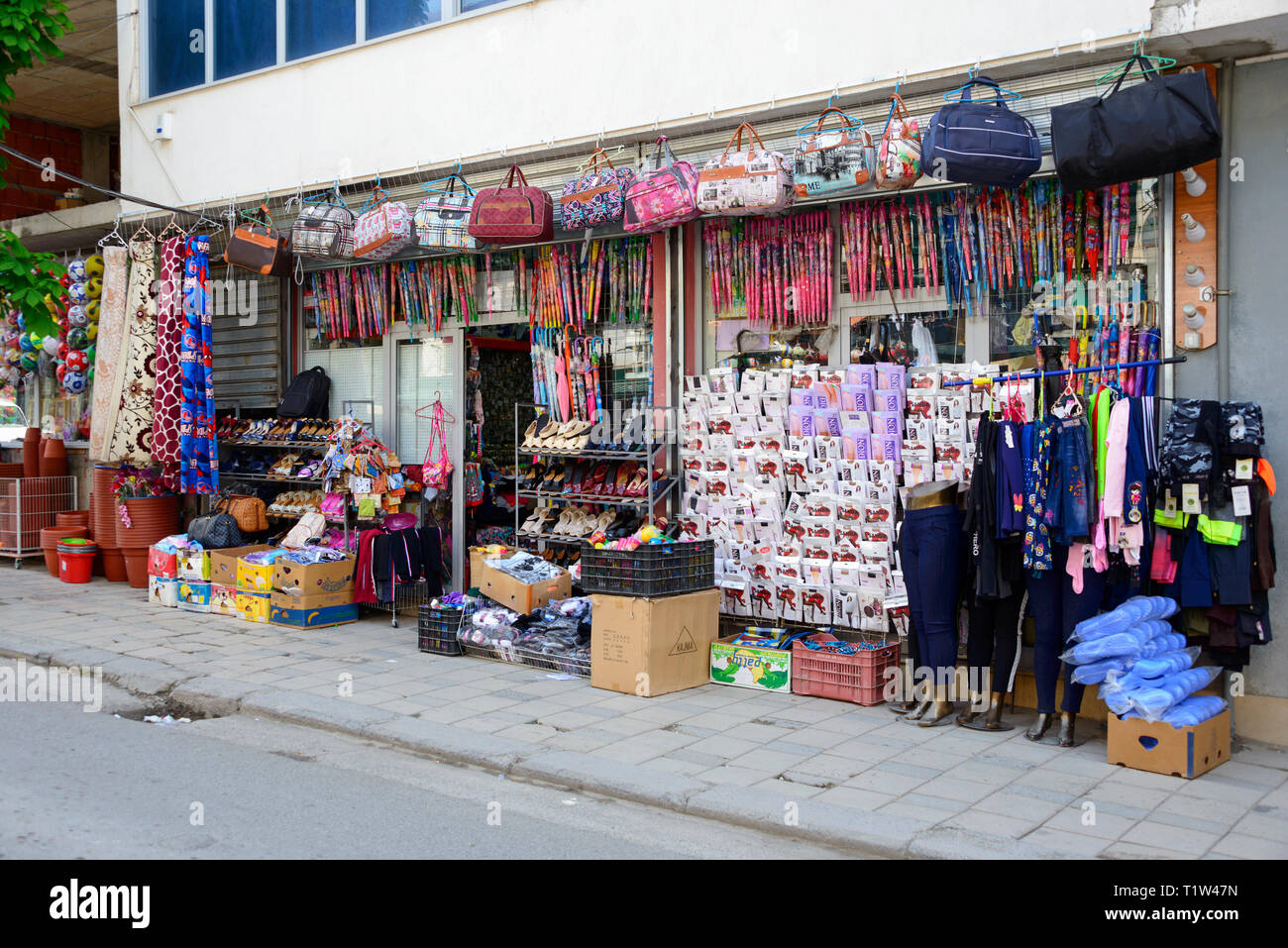 Shop shops stores hi-res stock photography and images - Alamy