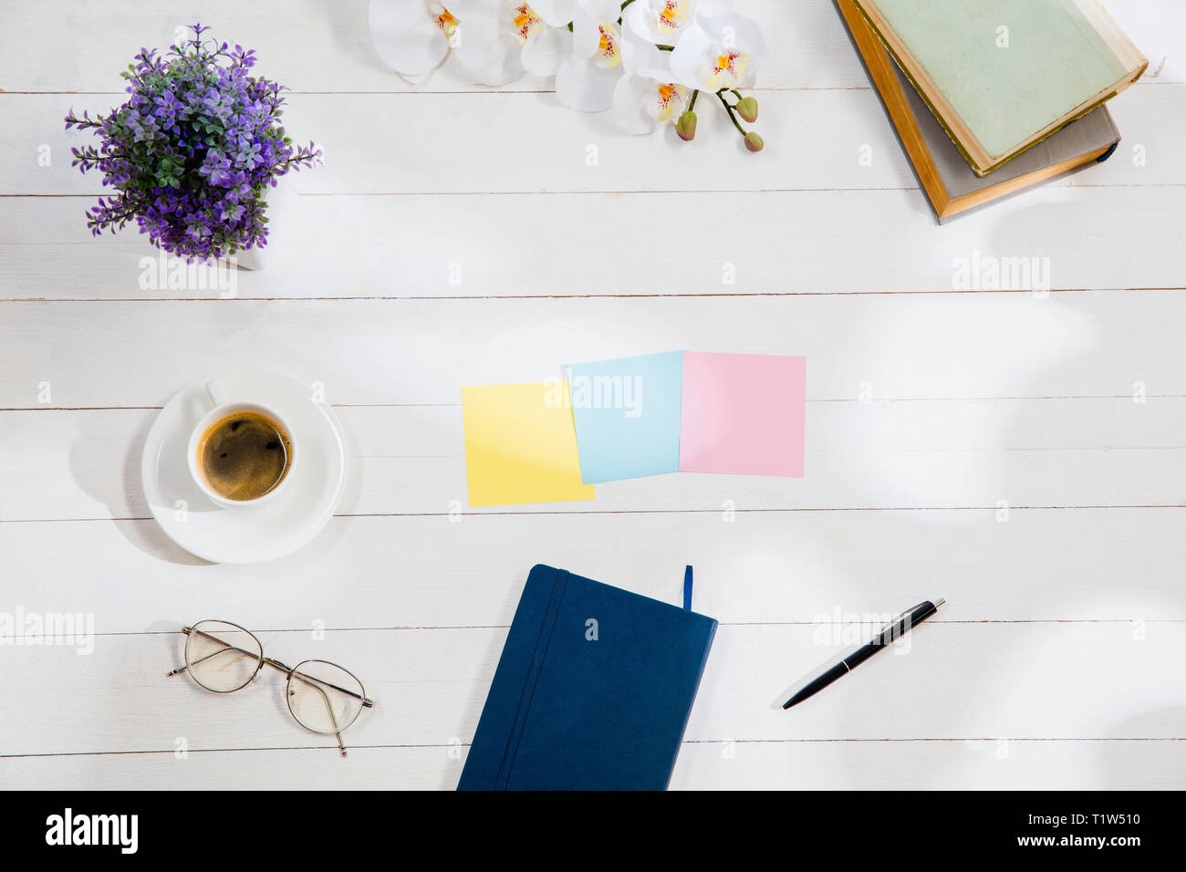 Message at colorful note papers on a desk background. Lifestyle ...
