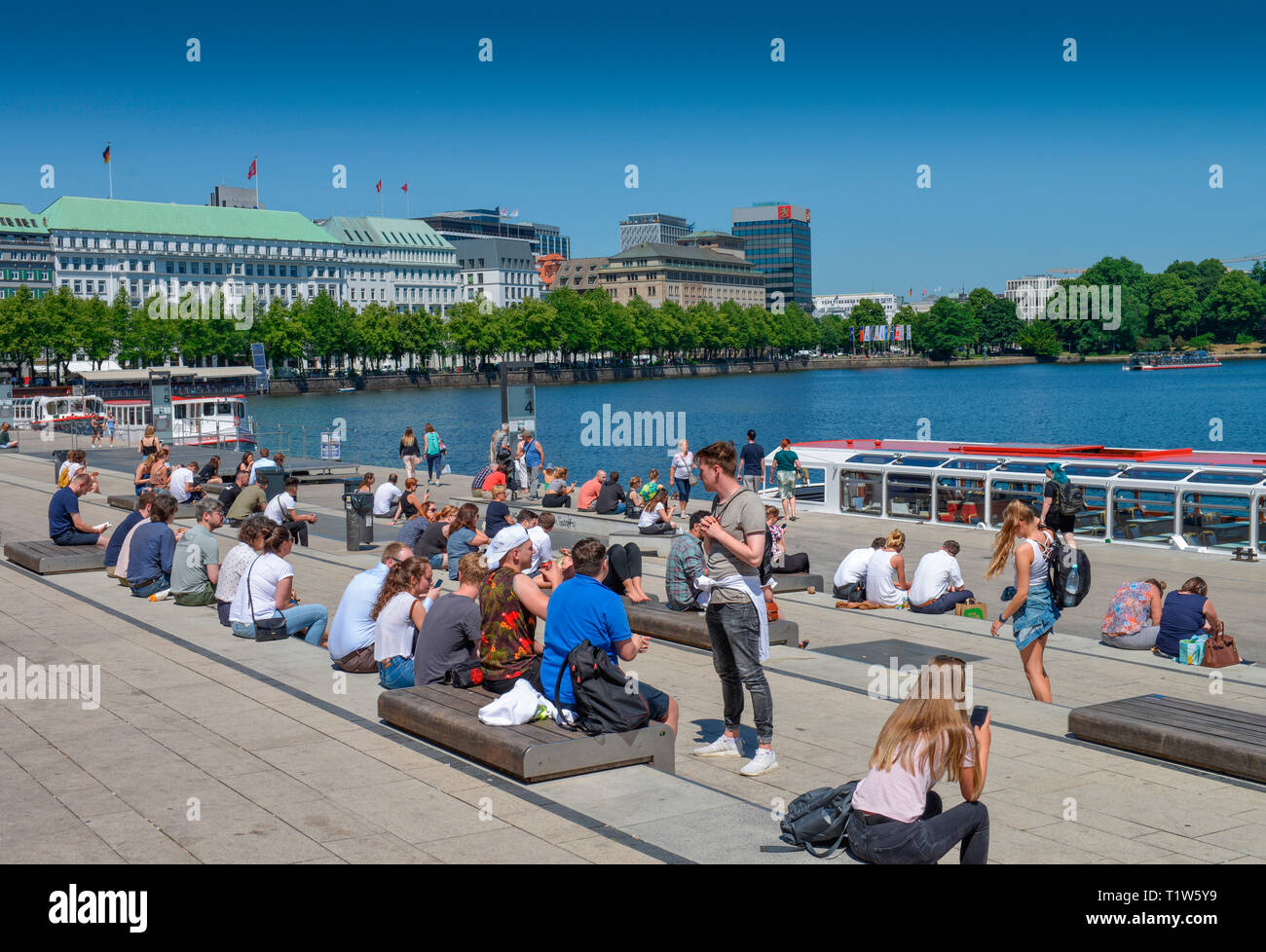 Jungfernstieg, Binnenalster, Hamburg, Deutschland Stock Photo - Alamy