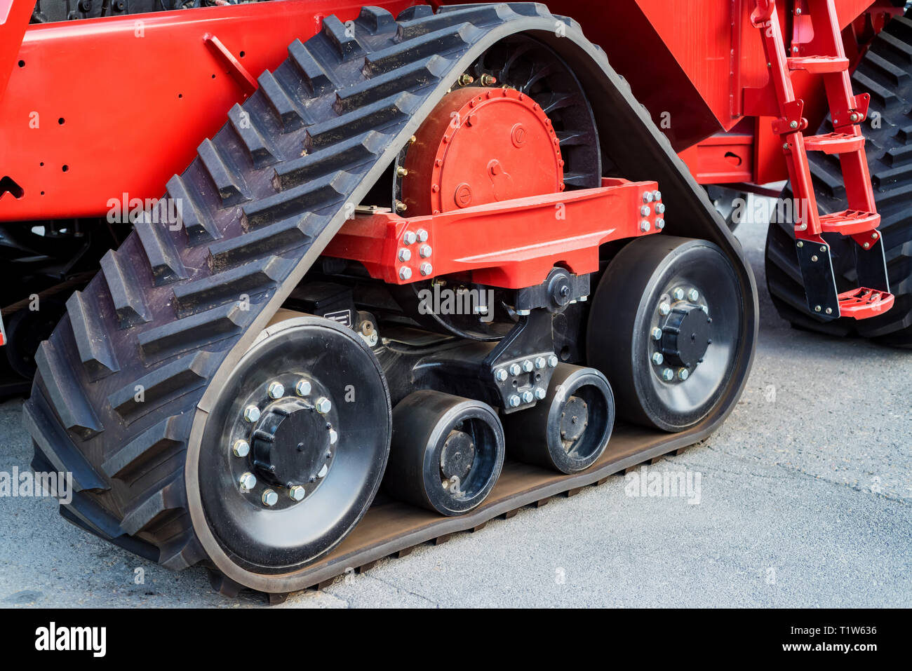 Rubber caterpillar tracks hi-res stock photography and images - Alamy