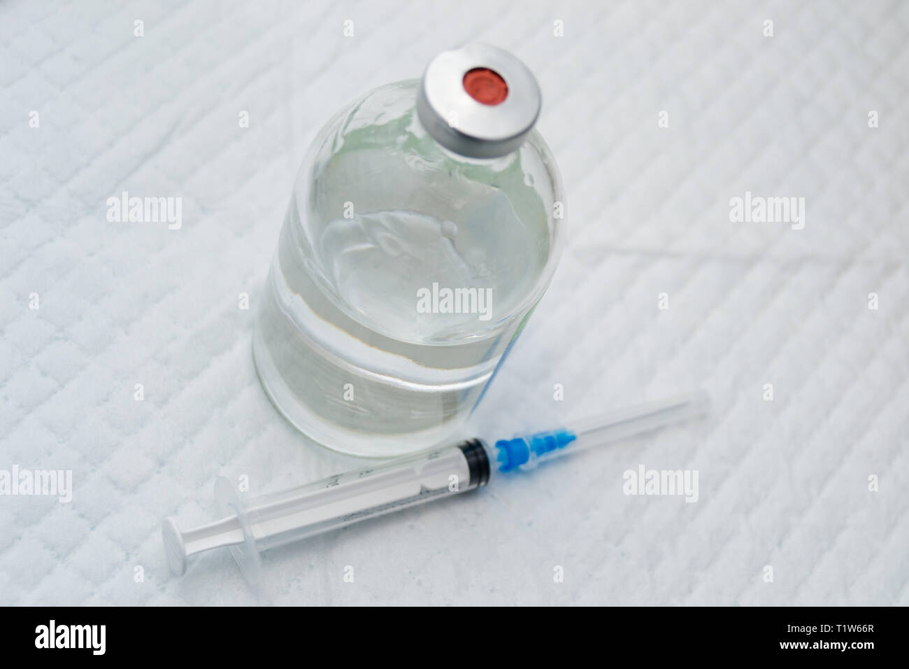 vial with clear drug solution and a syringe Stock Photo - Alamy