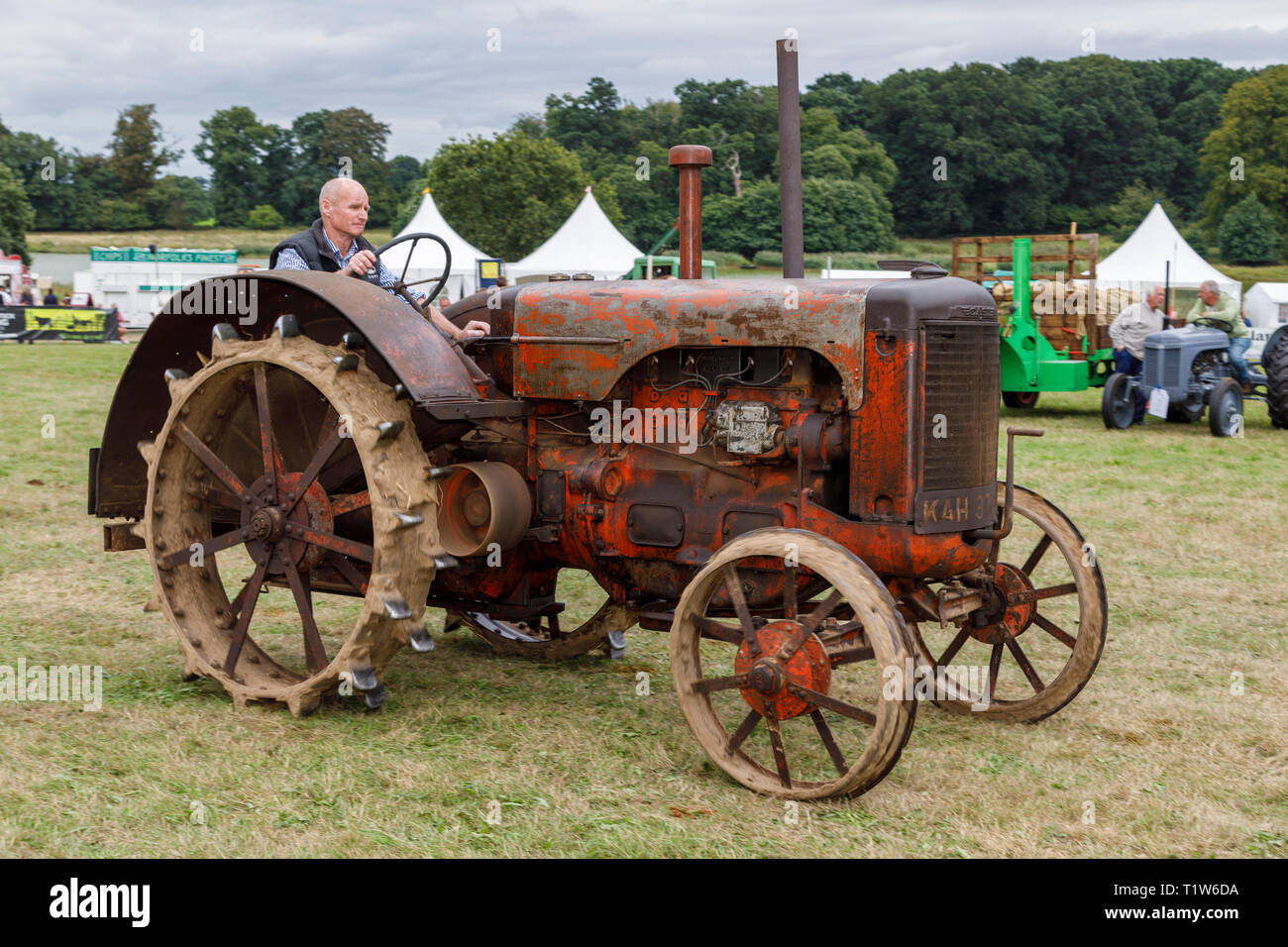 Case la tractor hi-res stock photography and images - Alamy