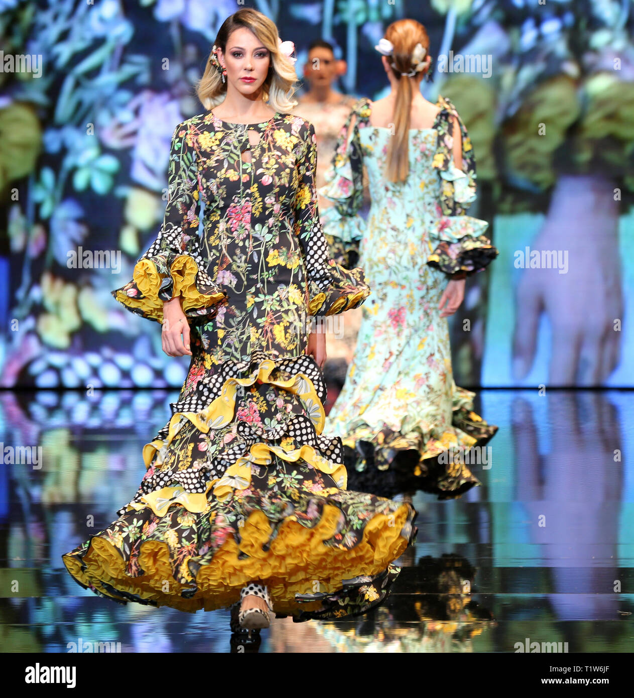 Model on the catwalk Stock Photo - Alamy