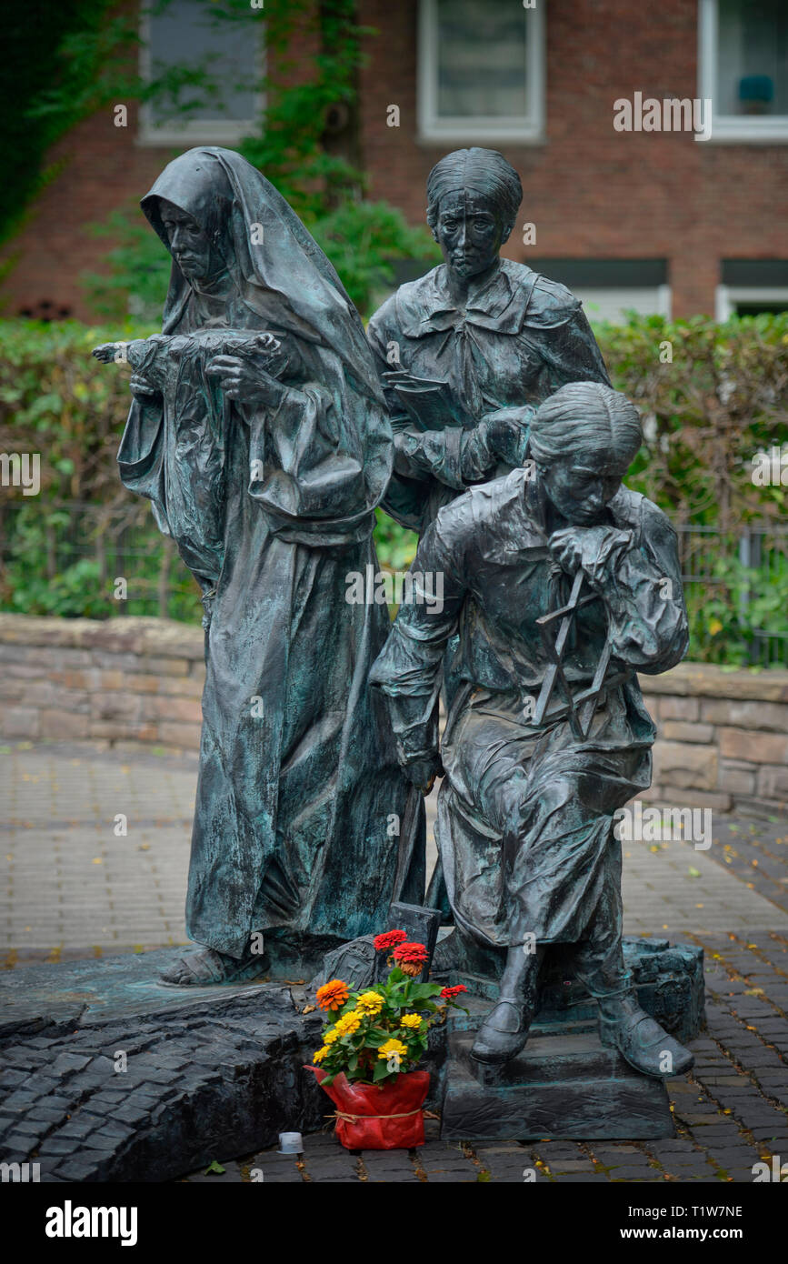Edith stein statue hi-res stock photography and images - Alamy