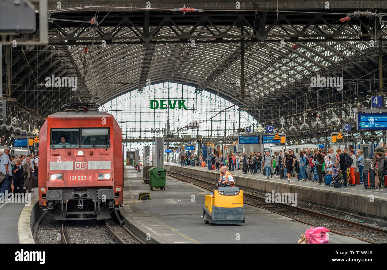 Regionalbahn, Hauptbahnhof, Koeln, Nordrhein-Westfalen, Deutschland ...