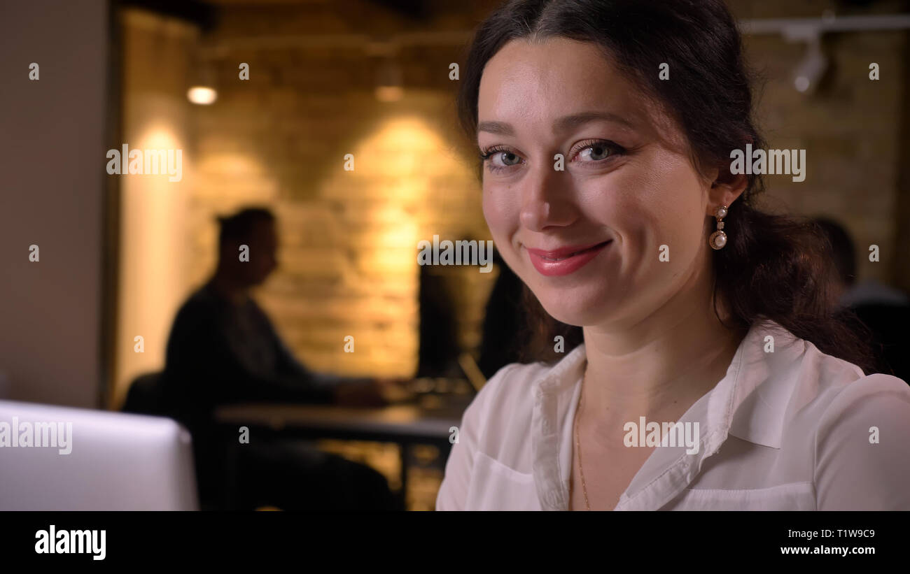 Sitting smiling face to face communication hi-res stock photography and ...