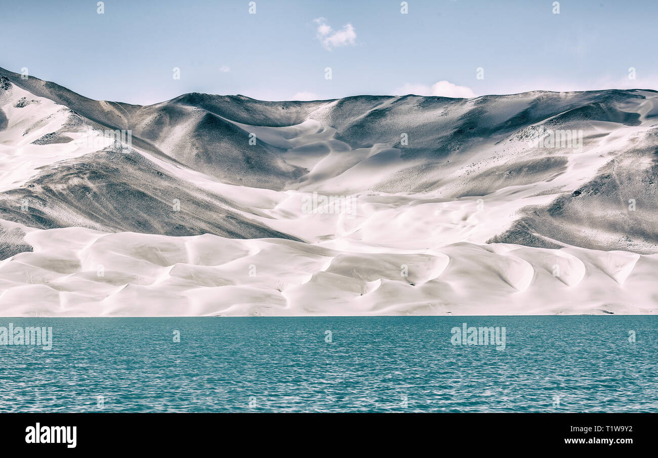 Desert and water, Bulunkou River at Karakorum Highway (Karakorum ...