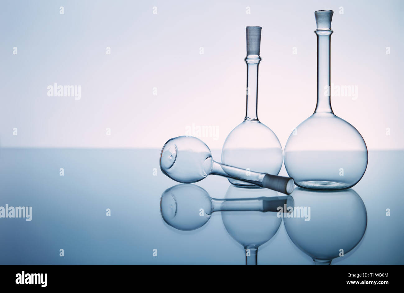 Three beakers hi-res stock photography and images - Alamy