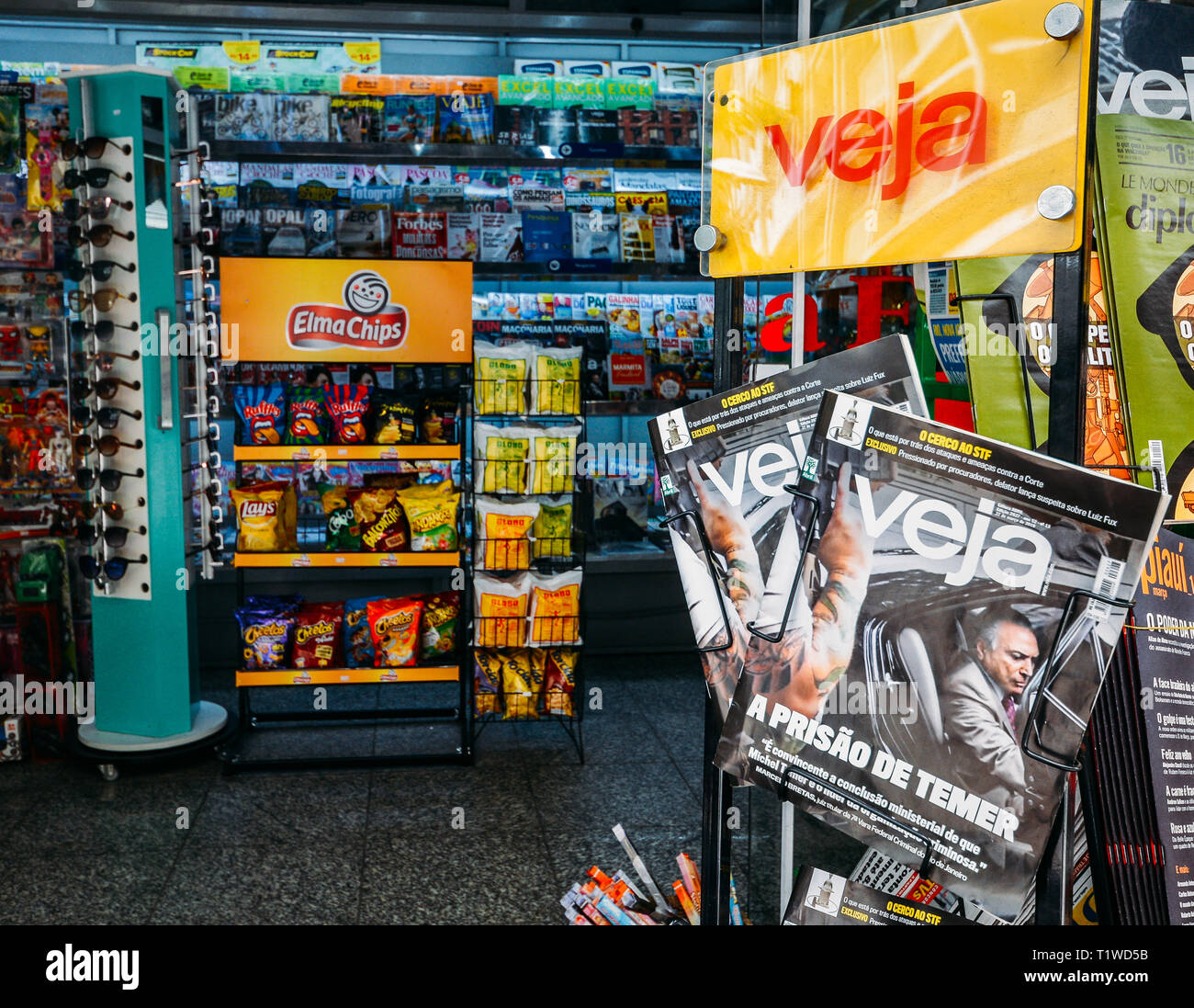 Veja magazine hi-res stock photography and images - Alamy