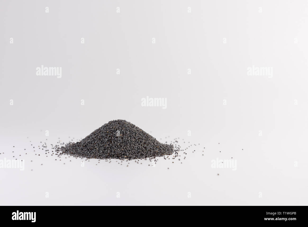 Pile of poppy seeds isolated on white Stock Photo - Alamy