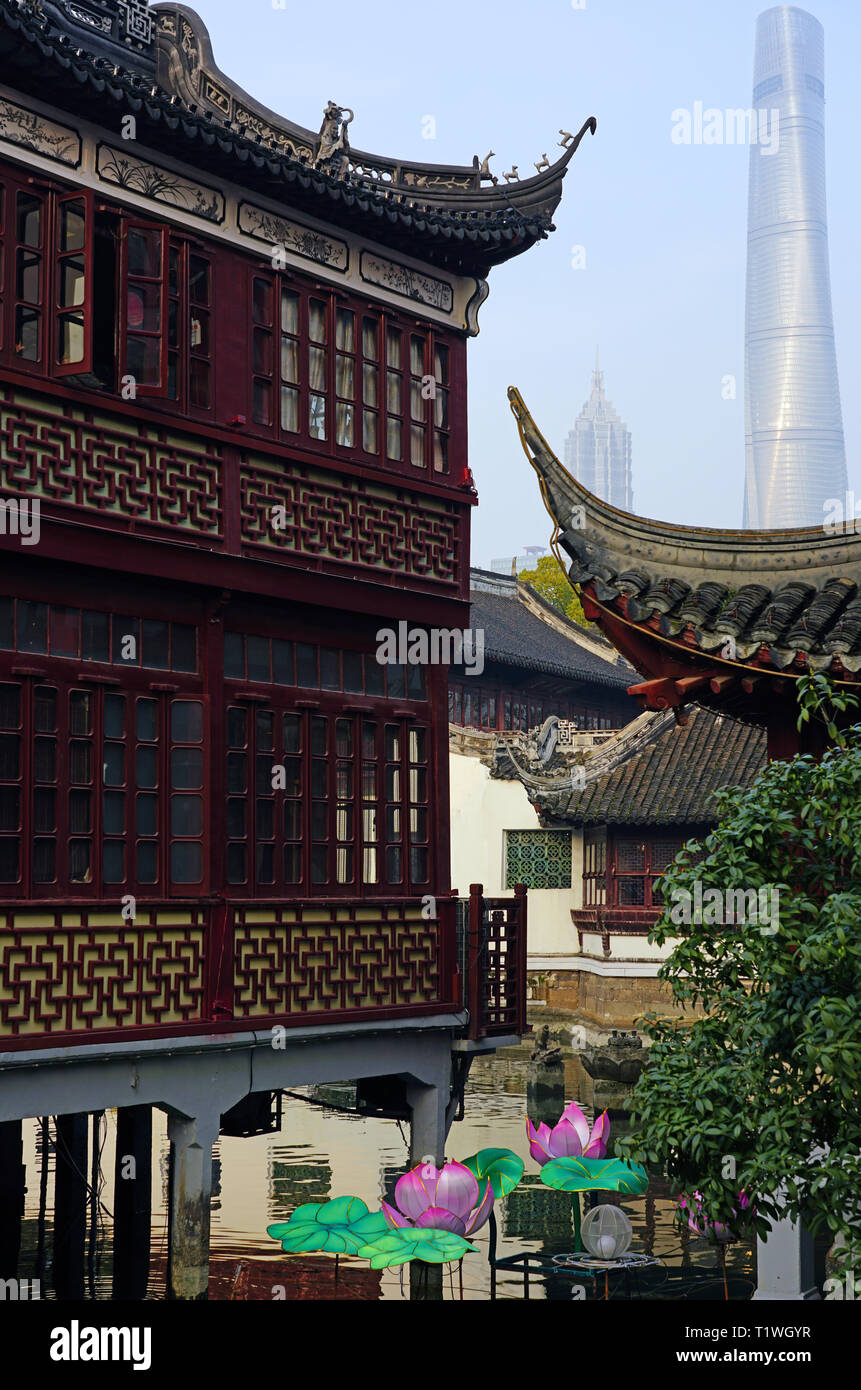 SHANGHAI, CHINA -4 MAR 2019- View of the Jiuqu Bridge and koi pond at ...