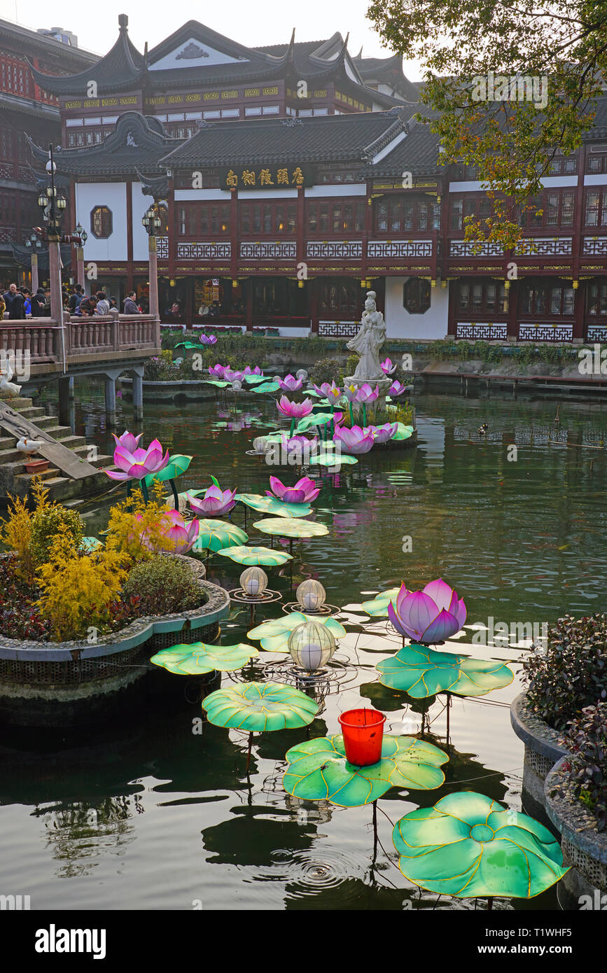 SHANGHAI, CHINA -4 MAR 2019- View of the Jiuqu Bridge and koi pond at ...