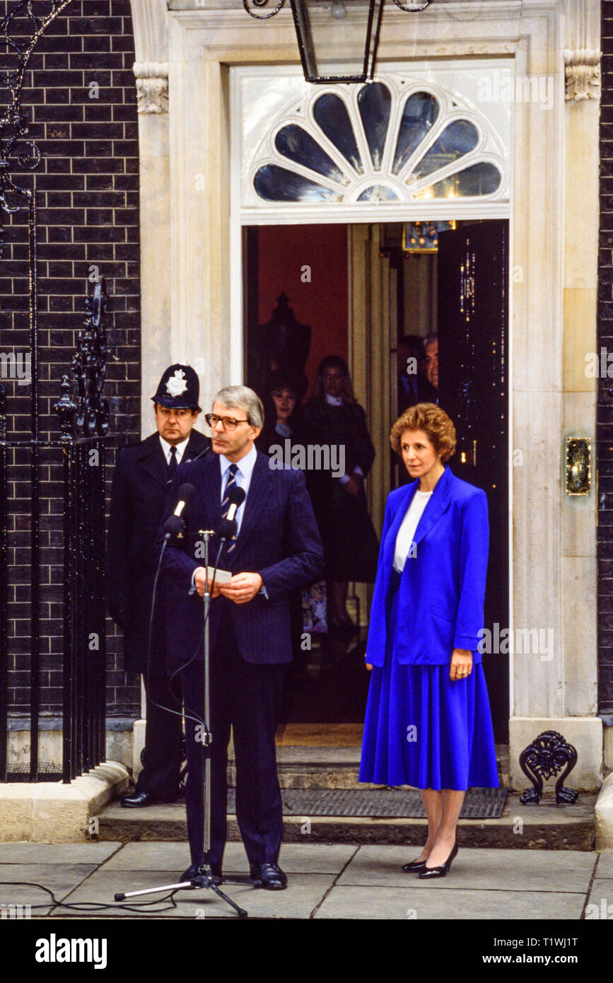 John major downing street 1990 hi-res stock photography and images - Alamy
