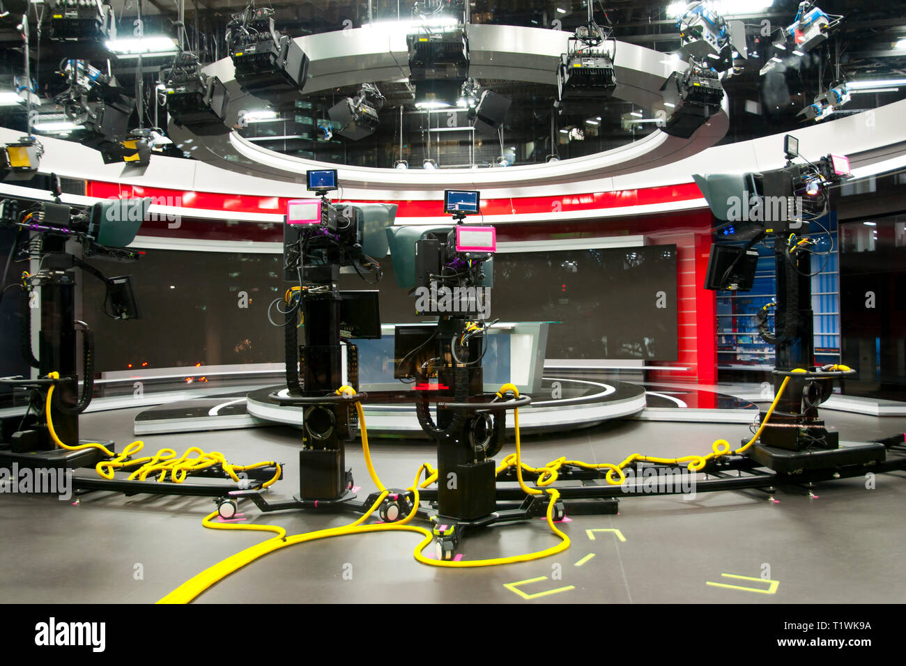 Tv studio cameras hi-res stock photography and images - Alamy